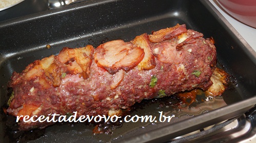 Rocambole de carne moída recheada - Receita de Vovó